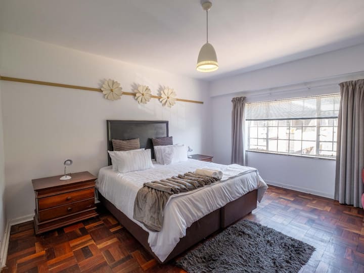 Lovely Linden Jhb 2-bedroom Apartment - Johannesburg