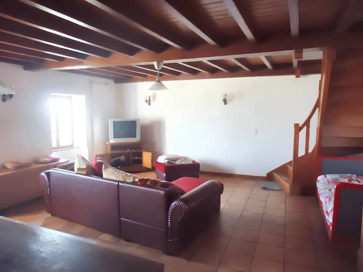 Maison Spacieuse à Palladuc, Vue Montagne - Thiers