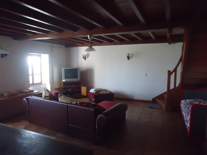 Maison Spacieuse à Palladuc, Vue Montagne - Thiers