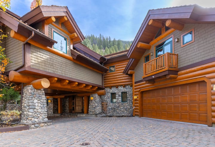 Yellowstone-inspired Luxury: Warm Springs Mansion - Ketchum, ID