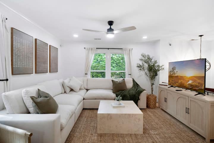 Brandyapple Retreat: Family-friendly Oasis - Raleigh, NC