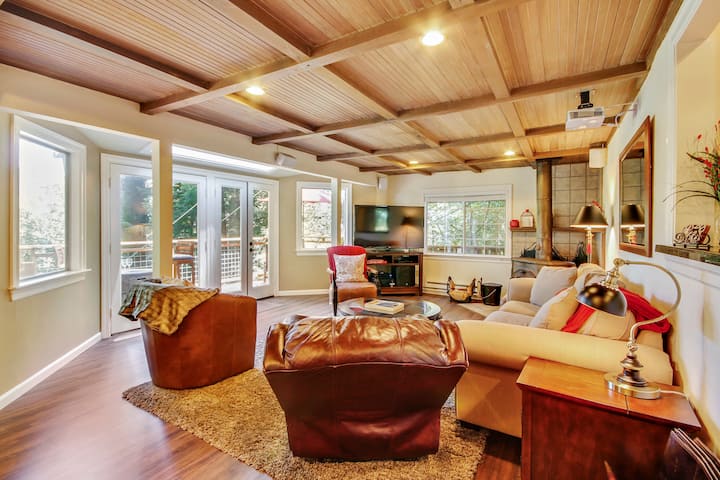 The Grove - Spa, Trees, Dog Friendly! - Guerneville, CA