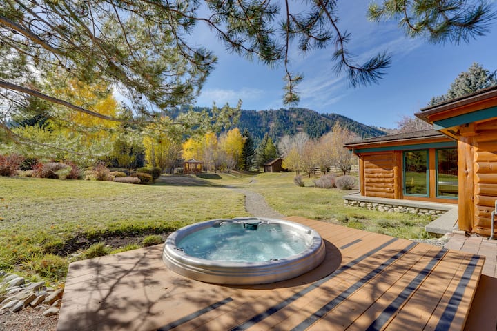 Sun Valley Log Home W/ Hot Tub & Mtn Views! - Sun Valley, ID