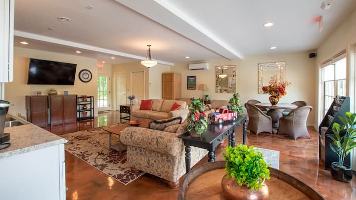 Olver Farm Guest House : Park-like Setting - Aurora, NY