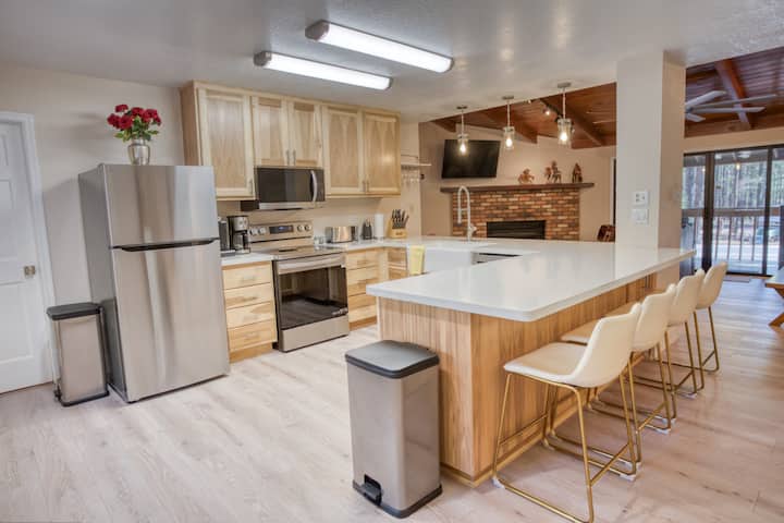 Pinetop Fun Condo With Balcony - Pinetop-Lakeside, AZ