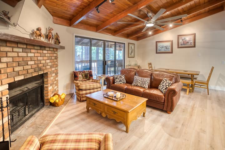 Pinetop Fun Condo With Balcony - 派托普湖畔