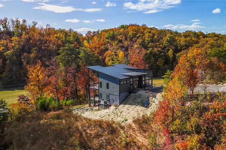 Luxury 3 Br Cabin~indoor Pool~hot Tub~fire Pit - Pigeon Forge, TN