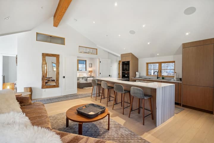 Modern Design Meets Historic Preservation 2bd - Park City, UT