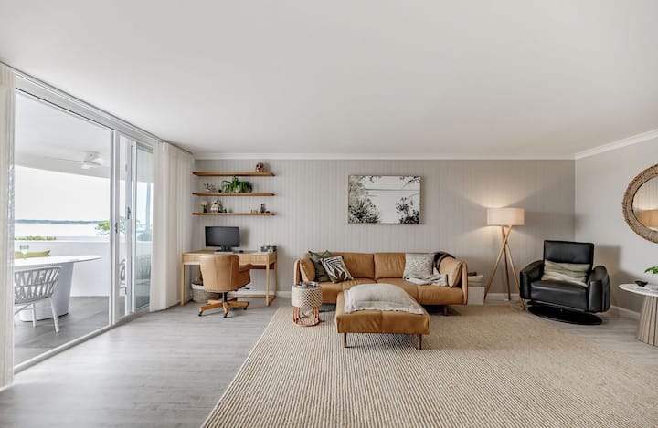 The Rivers Edge Retreat - Glistening Blue Views - Noosaville