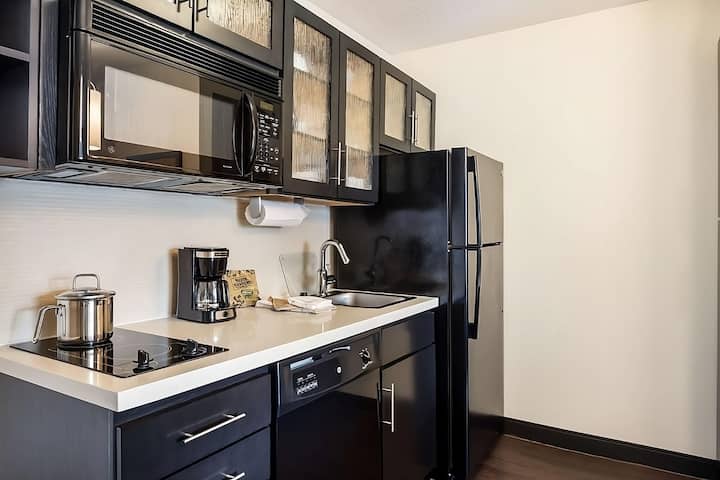 4 Spacious Suites W/ Kitchen – Perfect For Groups - Morristown, NJ