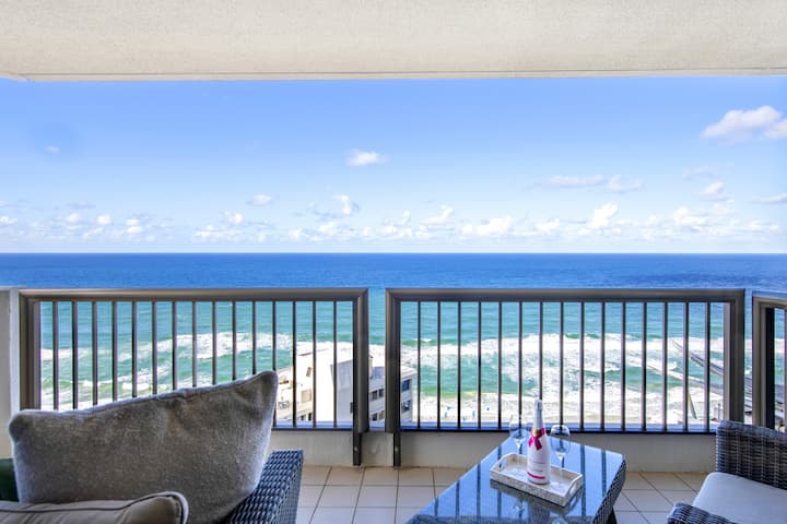 Beach Retreat W/ Balcony & Views - Surfers Paradise