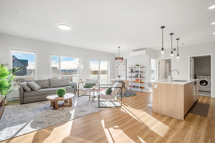 Executive Suite » King Bed » Ac » 70" Tv » Parking - Calgary