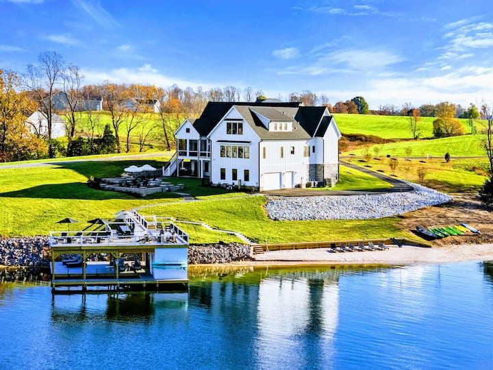 New 9br Lakefront Lake Anna, Pool, Beach, Dock - Lake Anna, VA