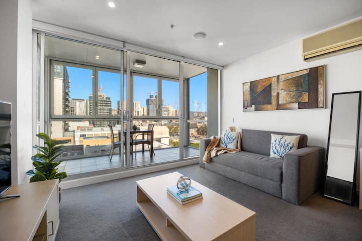 The Balfours Haven - City Views & Balcony - Adelaide