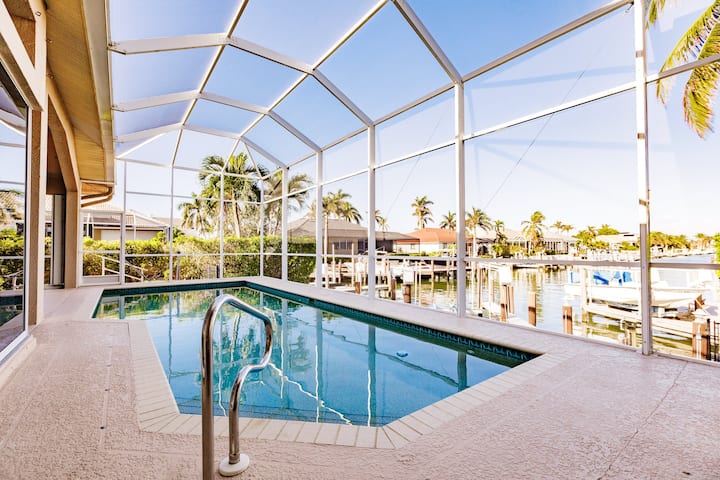 Vibrant 4br Home L Pool L Jacuzzi L Game Room - Marco Island, FL