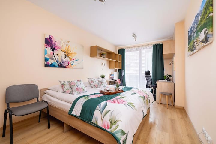 Grzegórzecka 77b | Comfy Apartment | 2 Balconies - Krakow