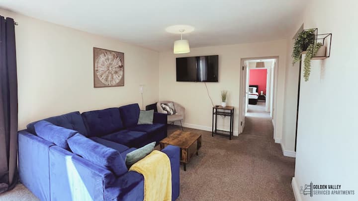 Modern & Spacious Flat With Balcony Views - Stroud