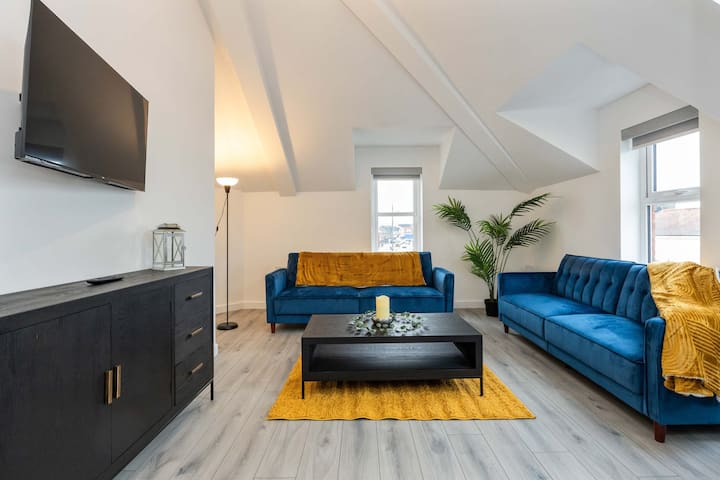 Stylish 1-bed Penthouse + Roof Terrace | Sleeps 4 - Belfast