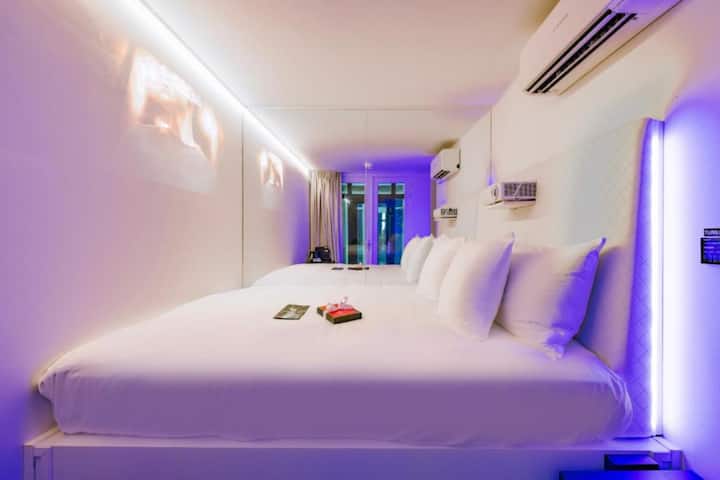 Party Room At Supper Hotel - Amsterdam