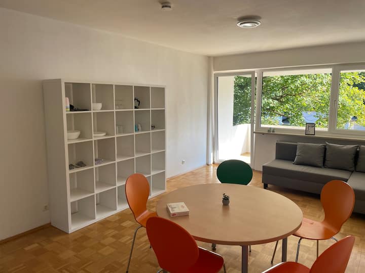 Spacious Apartment With 2 Bedrooms And Kitchen - Puchheim