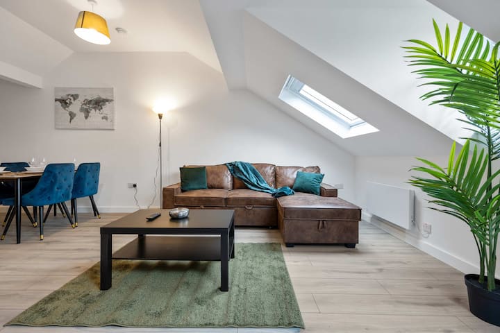 1-bedroom Penthouse + Roof Terrace | Sleeps 4 - Belfast