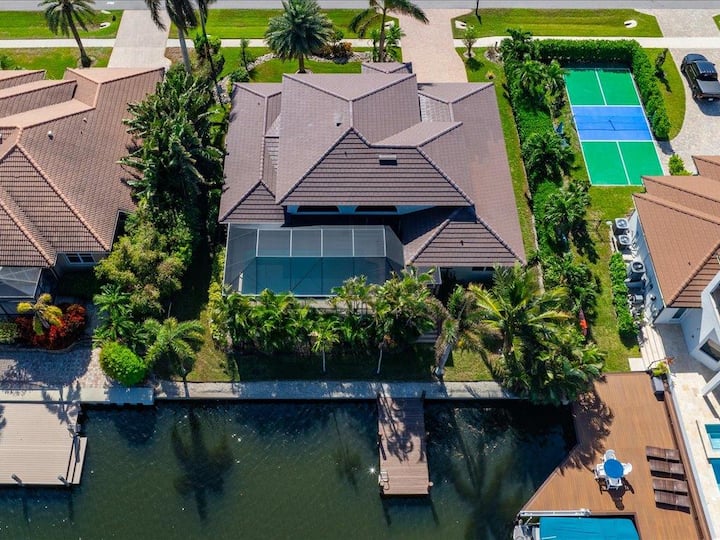 910 Olive Ct. - Marco Island, FL