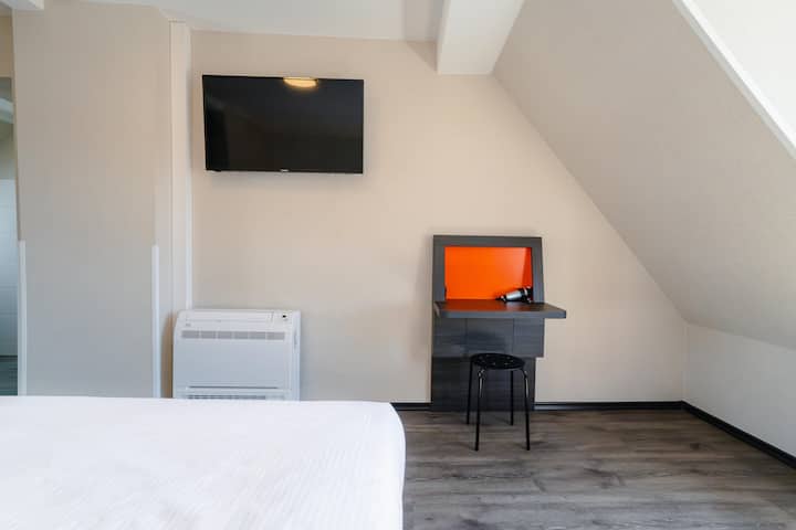 Easyhotel • Steps To Station • Explore Easily - Zurich