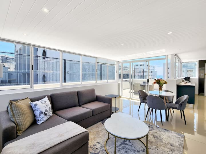 Roof Top Cosy 2 Bed In Seapoint - Cape Town