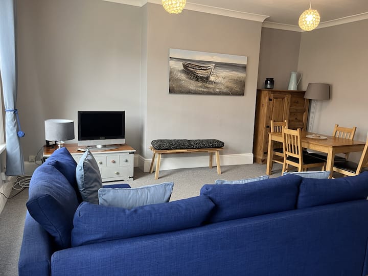 Central And Convenient With Private Parking - Southsea