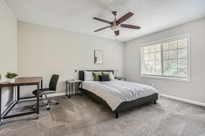 Crest At East Cobb 1822h Comfort Spacious 2bd 2bt - Marietta, GA