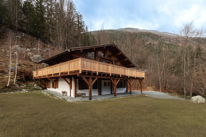 Chalet Des Eaux Rousses -Rénové -Privé - Vues 360° - Courmayeur