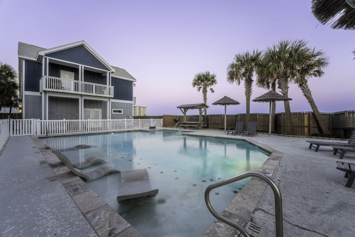 Walk To Beach~heated Pool~bbq Area~balcony~island - Corpus Christi, TX