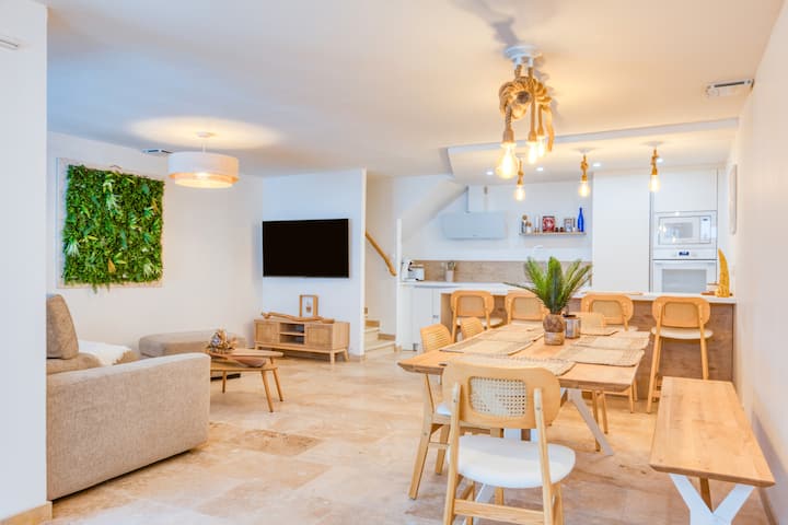 Au Coeur De La Citadelle Parking - Aigues-Mortes