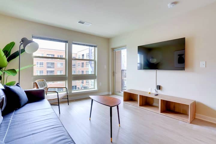 Comfortable Alexandria Apt W Business Facilities - Alexandria, VA