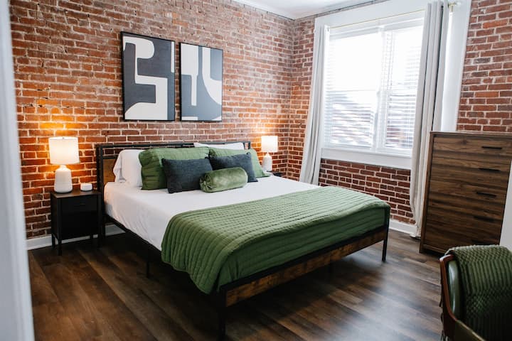 Apartment In Downtown Spartanburg! Walkable! - Spartanburg, SC