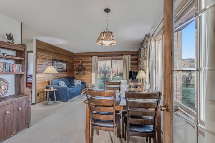 Independence - Cozy Cabin, Pet Friendly, Hot Tub - Steamboat Lake State Park, Clark