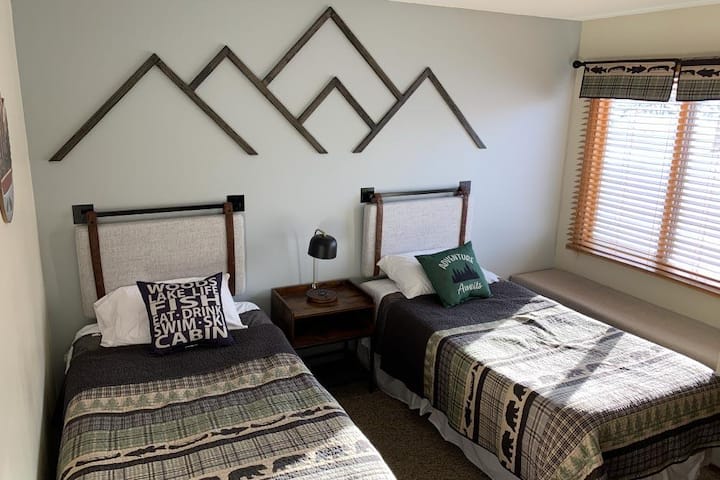 Rabbit Ears - 2 Bedroom, 2 Bath Cozy Cabin With Ri - Pearl Lake State Park, Clark