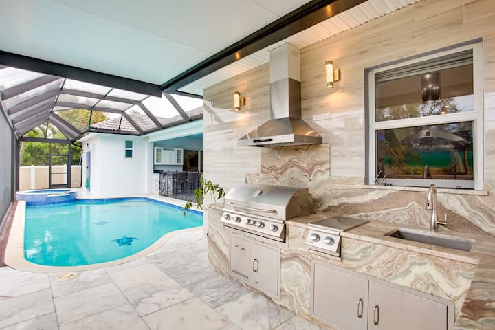 Outdoor Oasis: Family-friendly Cape Coral Home - Florida