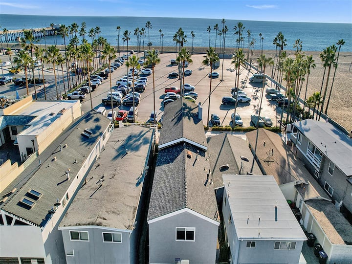 Oceanfront Home: Perfect For Large Groups/families - Newport Beach, CA