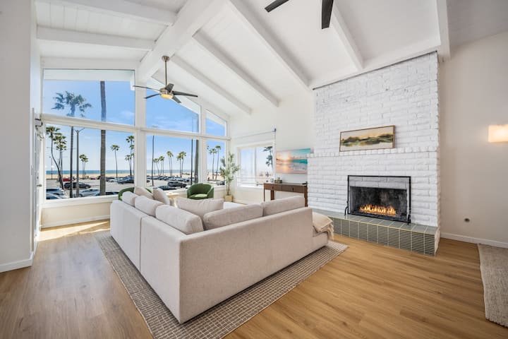 Prime Oceanfront Location: With Direct Beach Acces - Newport Beach, CA