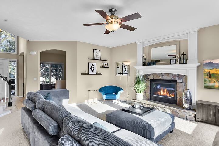 West Omaha Escape: Hot Tub, Fire Pit, Game Room - Two Rivers State Recreation Area, Waterloo