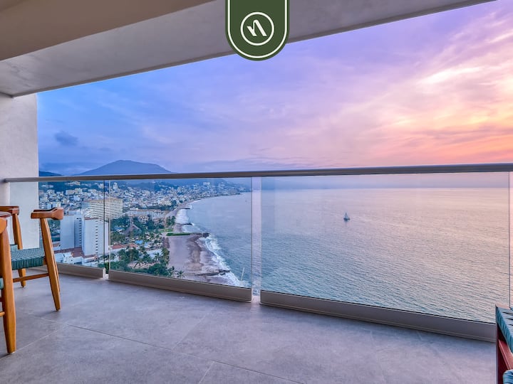 Luxury Oceanfront 3 Br Condo - Pools - Puerto Vallarta