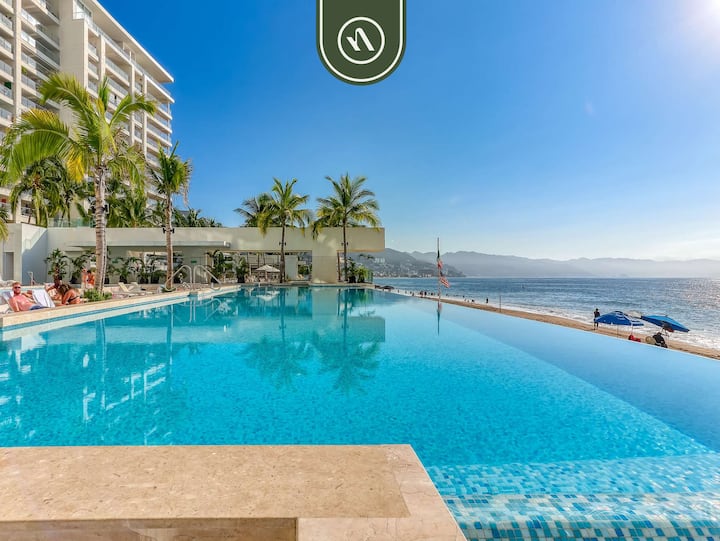 Luxury Oceanfront 3 Br Condo - Pools - Puerto Vallarta