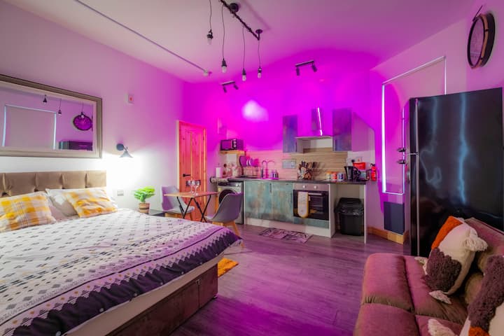 Luxury Studio - Free Parking - Great Location - Leeds