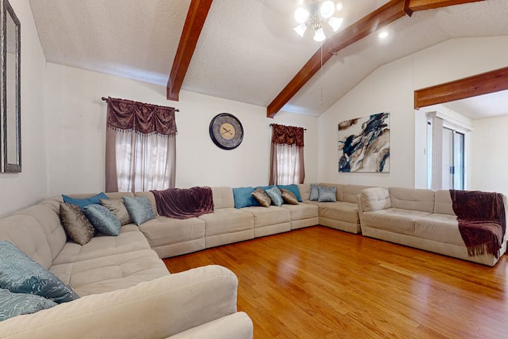 Walk To Park! Family-friendly Laredo Home W/ Yard - Laredo, TX