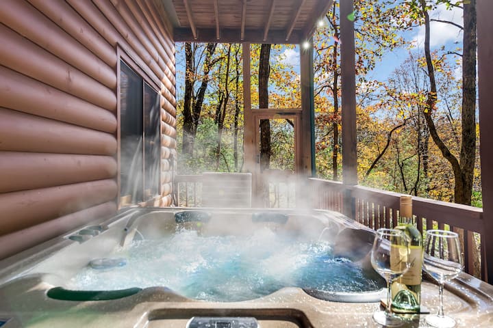 New! 3/3 Log Cabin, Pond, Hot Tub, Wineries - Suches, GA