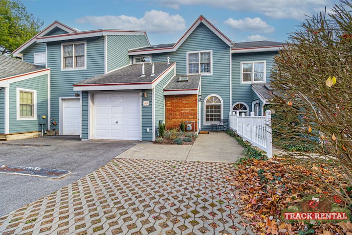 Relaxing Townhome With Resort-style Amenities - Saratoga Springs, NY