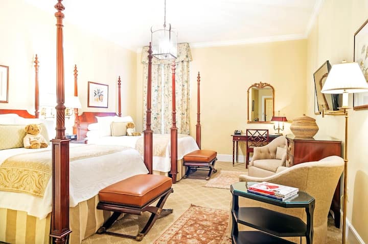 Historic Luxury, Modern Charm: 2 Family Rooms - Mount Pleasant, SC