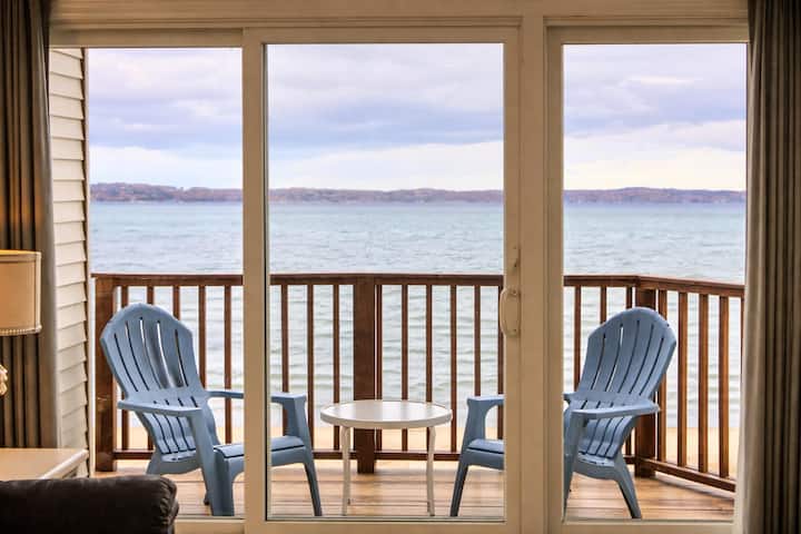 Beachside 218 Luxury Condo On East Grand Traverse - 特拉弗斯城
