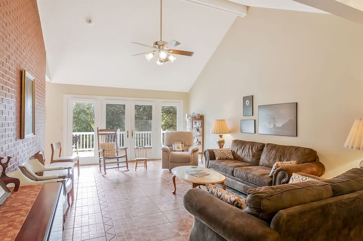 Triggwood Retreat • 5br Peaceful Escape - Cadiz, KY